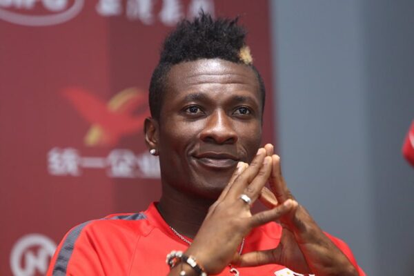 Asamoah Gyan's praise song sparks an online buzz.