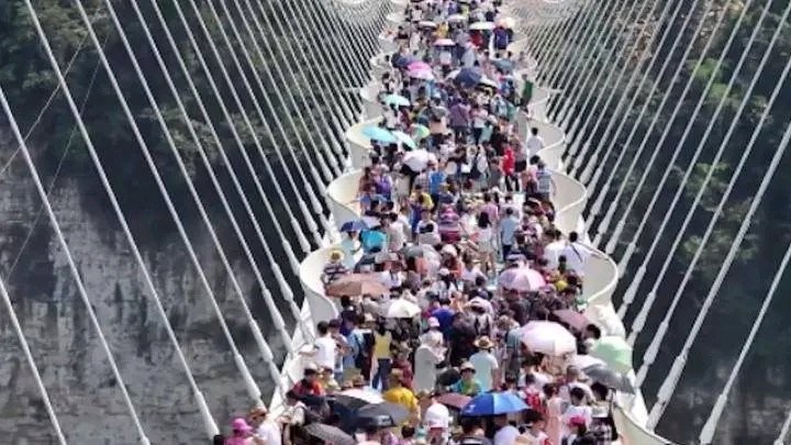 Photos Showing How the Chinese Glass Bridge Was Tested